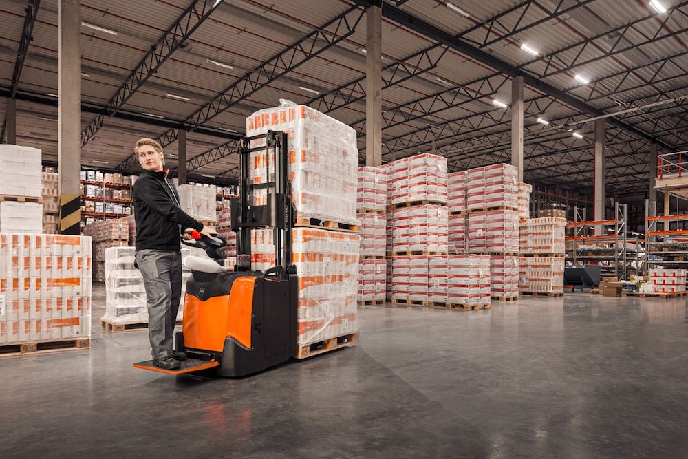 BT Staxio 1.2t with Platform - Stackers | Toyota Material Handling Europe